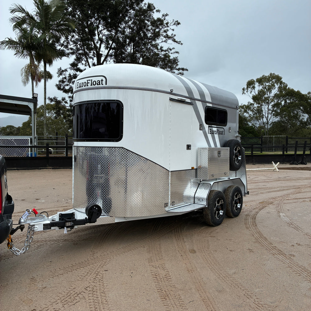 2 Horse Straight Load Float L400 RN Classic